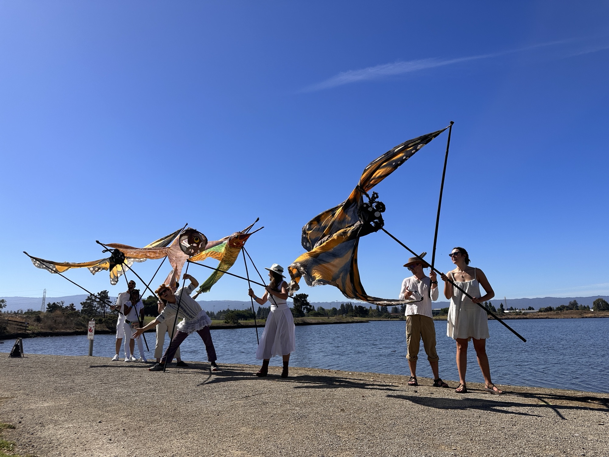 A flying flock of giant puppets made of silk – Giant Puppets Save the World